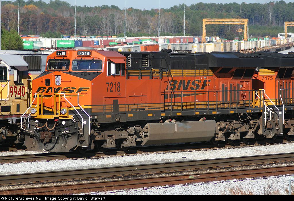 BNSF ES44DC 7218